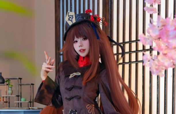 咬一口兔娘ovo原神COS：展现胡桃的神秘与性感魅力 - 图趣阁